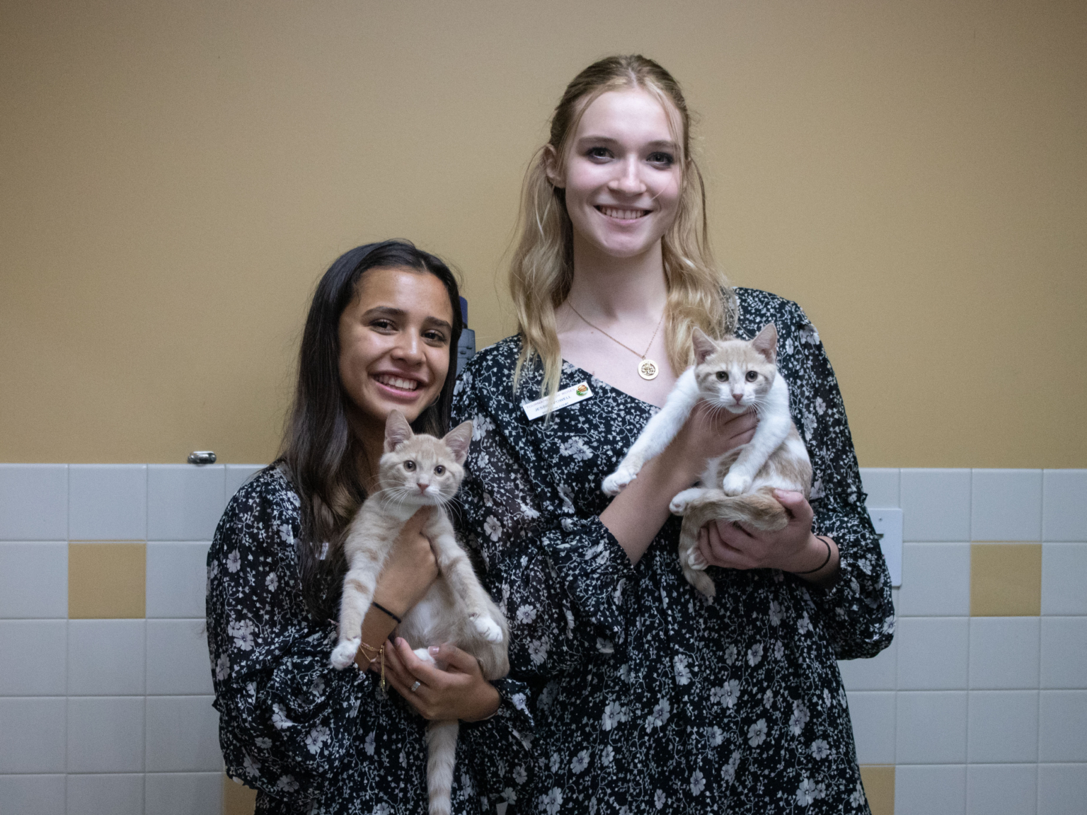 Rose Court Visits Pasadena Humane - Pasadena Humane